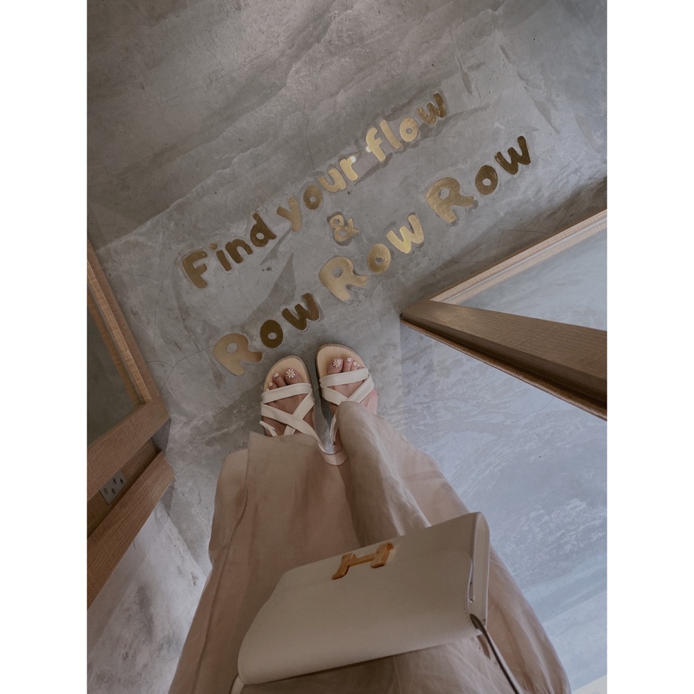 新開幕 𝔽𝕝𝕠𝕨 & ℝ𝕠𝕨 ℂ𝕒𝕗é ｜ POPO筆記