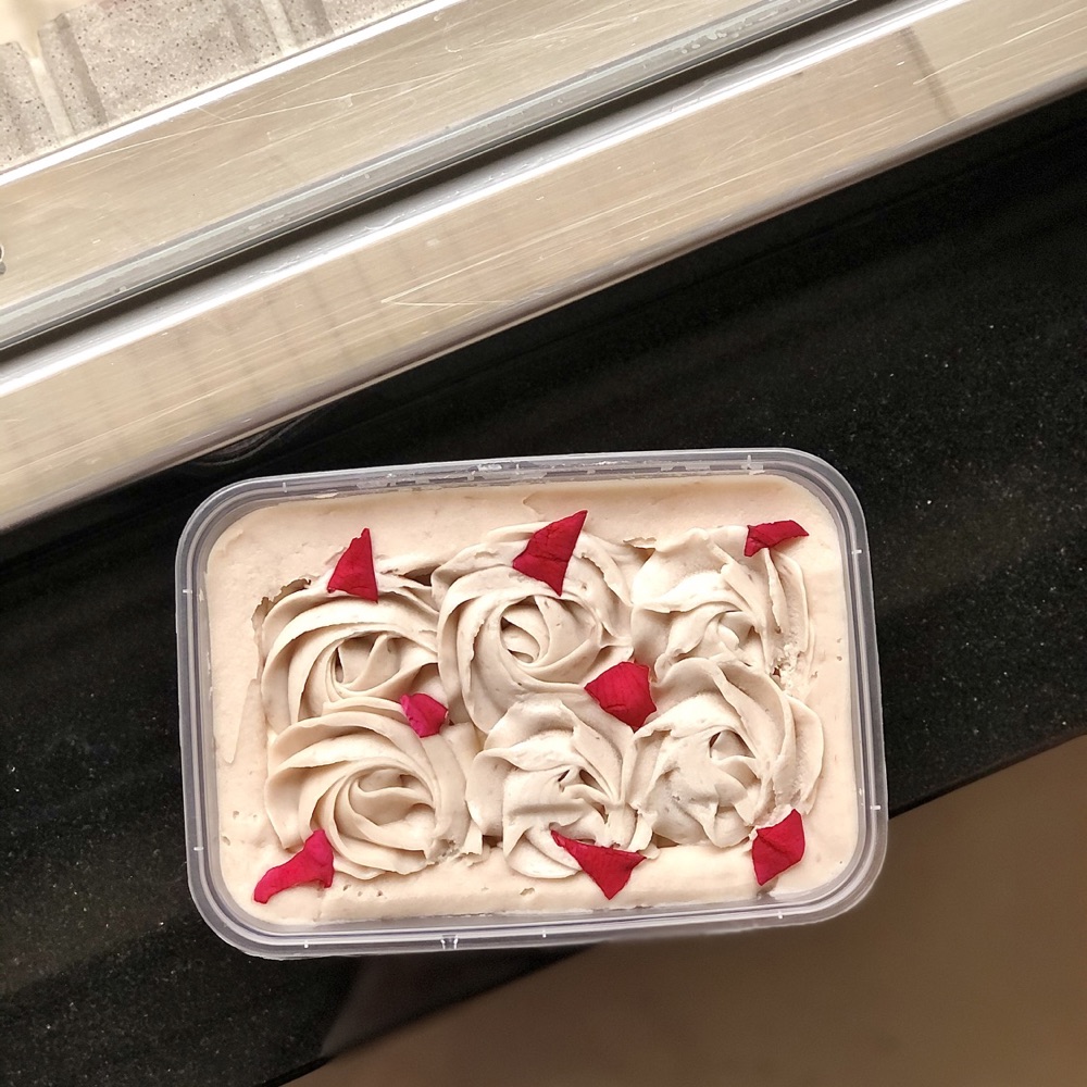 人氣宅配甜點《朱永洪》｜芋泥蛋糕上有花瓣🌹!!!! ｜ POPO筆記