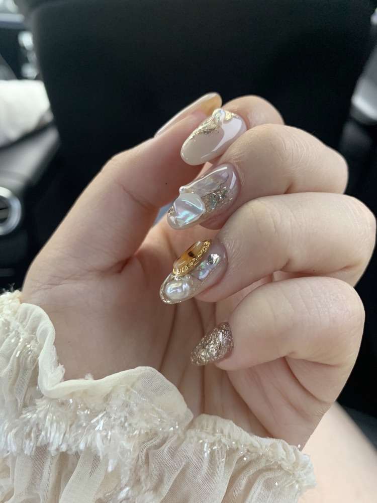最愛浮誇美甲的我這次溫柔一下🤍 ｜ Popo筆記