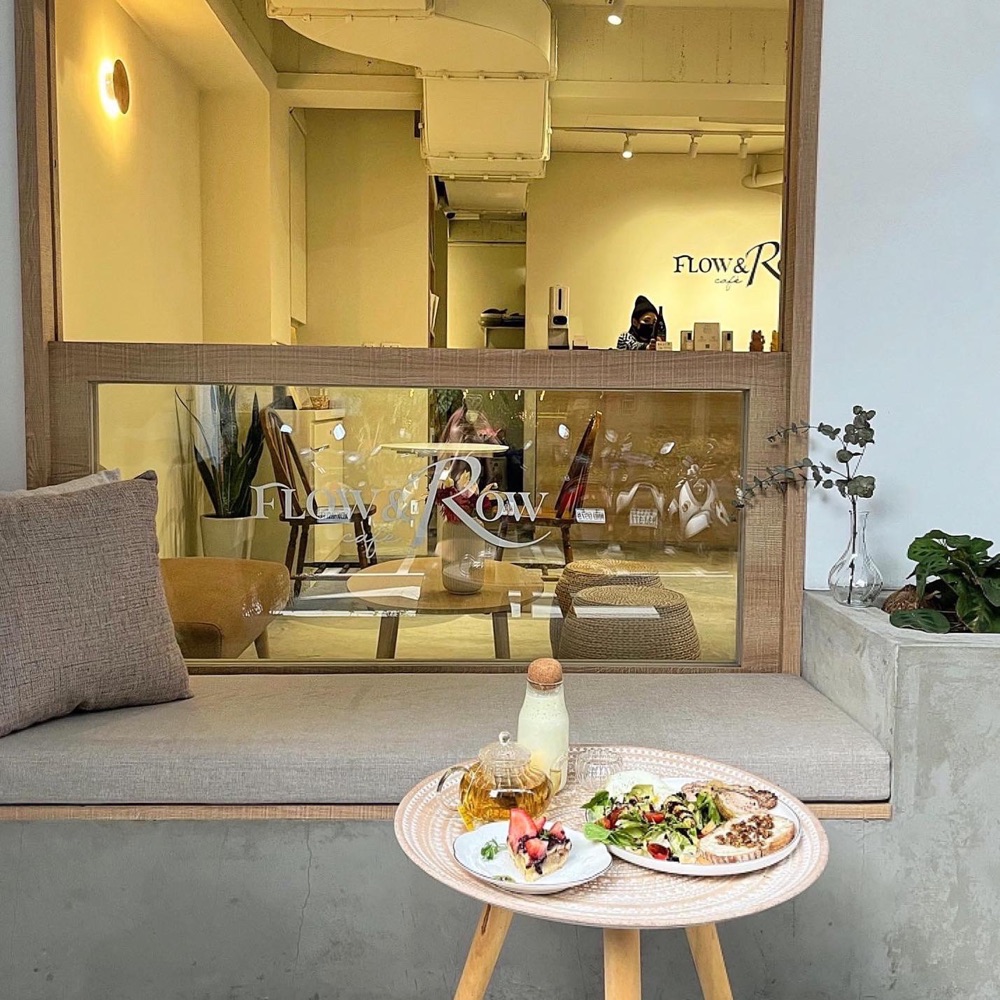 [台北東區韓系咖啡廳]🌷🤍 @flow_androw ｜ POPO筆記