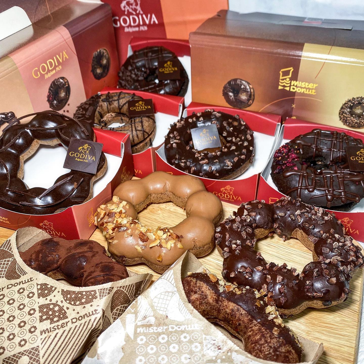 🍴𝐌𝐢𝐬𝐭𝐞𝐫 𝐃𝐨𝐧𝐮𝐭 x 𝐆𝐎𝐃𝐈𝐕𝐀🍴 ｜ POPO筆記