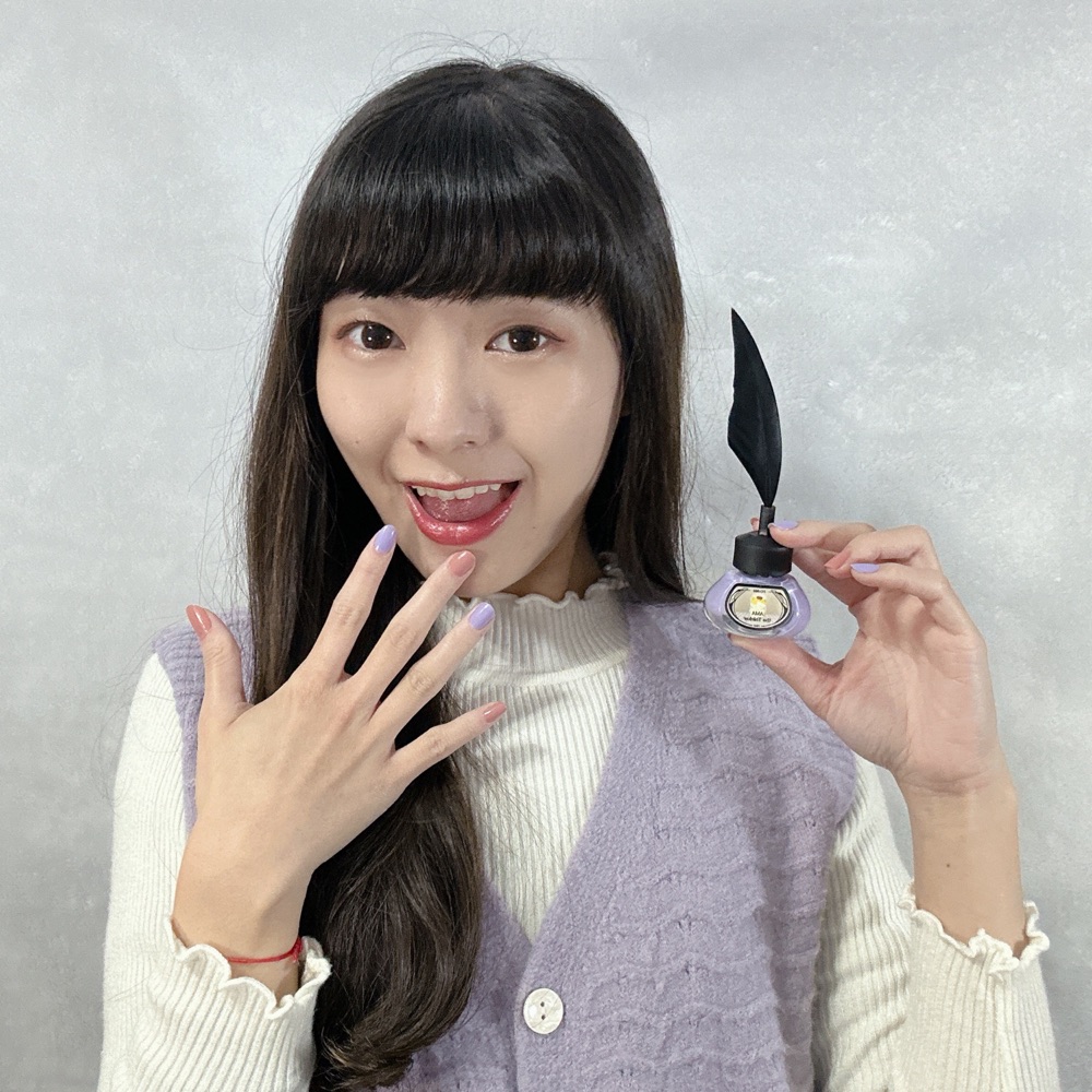 春夏粉嫩系指彩｜黃阿瑪的後宮生活聯名et seq. 羽毛筆指甲油 ｜ POPO筆記